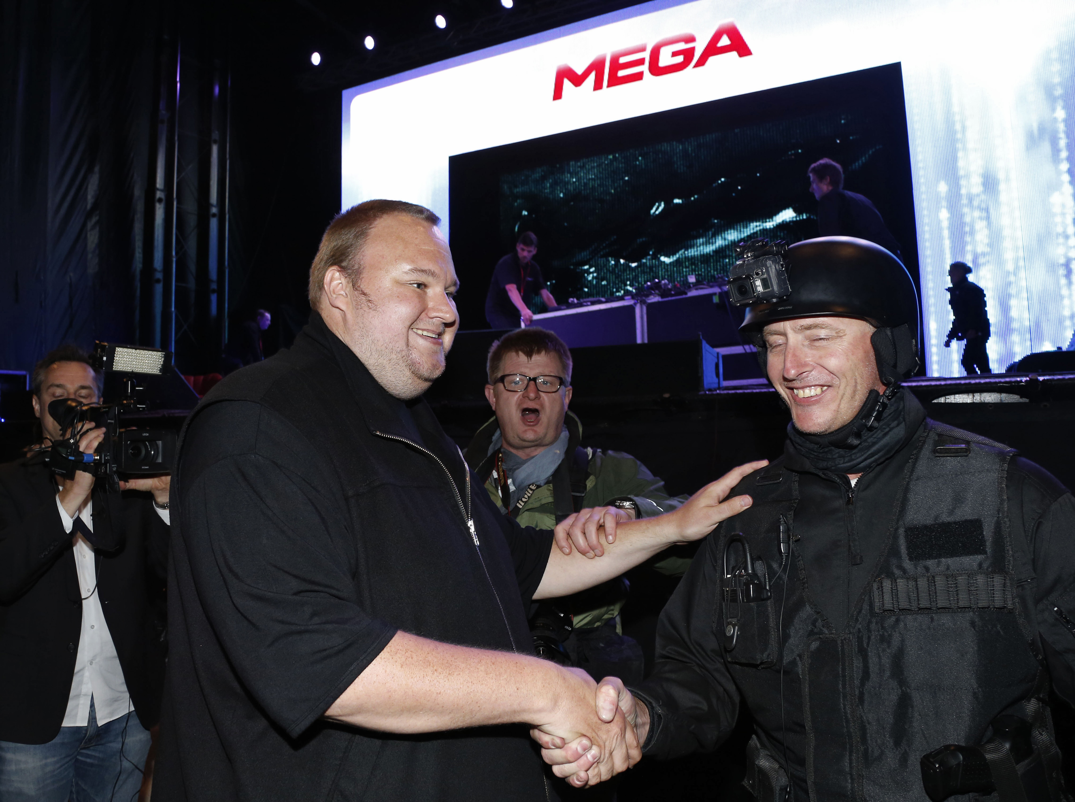 World News:Warner Bros Conspired with New Zealand Over Kim Dotcom ...
