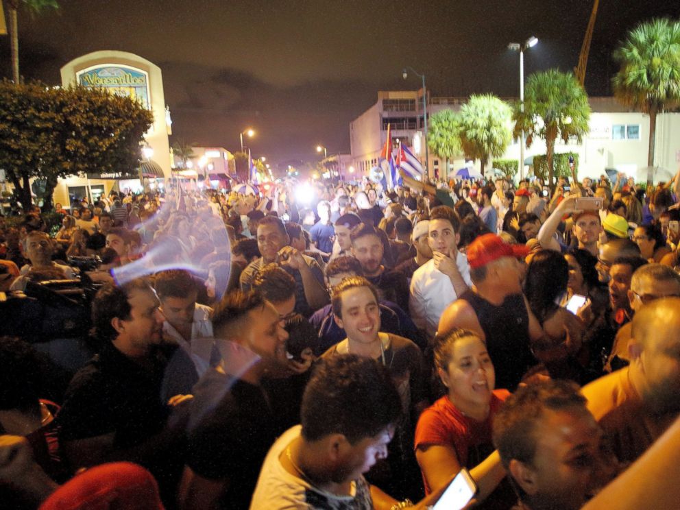 World News:Cuban exiles pour onto Miami streets to celebrate Fidel ...