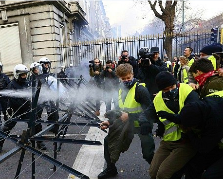 World News:Yellow Jacket Movement Spreads to Brussels, Protesters Clash ...